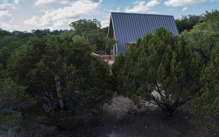 Hive Treehouse Cabin - Most Amazing Skybox Cabin in Texas