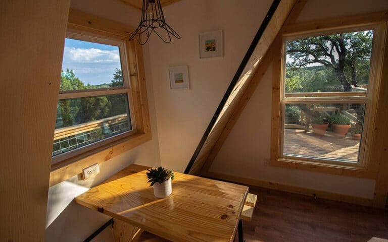 Hive Treehouse Cabin - Most Amazing Skybox Cabin in Texas