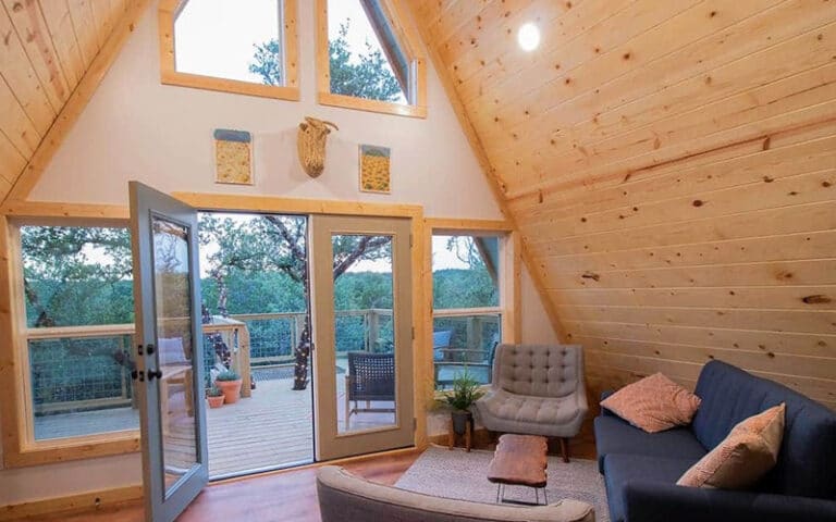Hive Treehouse Cabin - Most Amazing Skybox Cabin in Texas