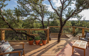 Hive Treehouse Cabin - Most Amazing Skybox Cabin in Texas